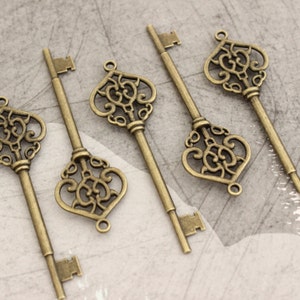 100 Large Skeleton Keys Double Sided Antique Brass Steampunk Supplies ...