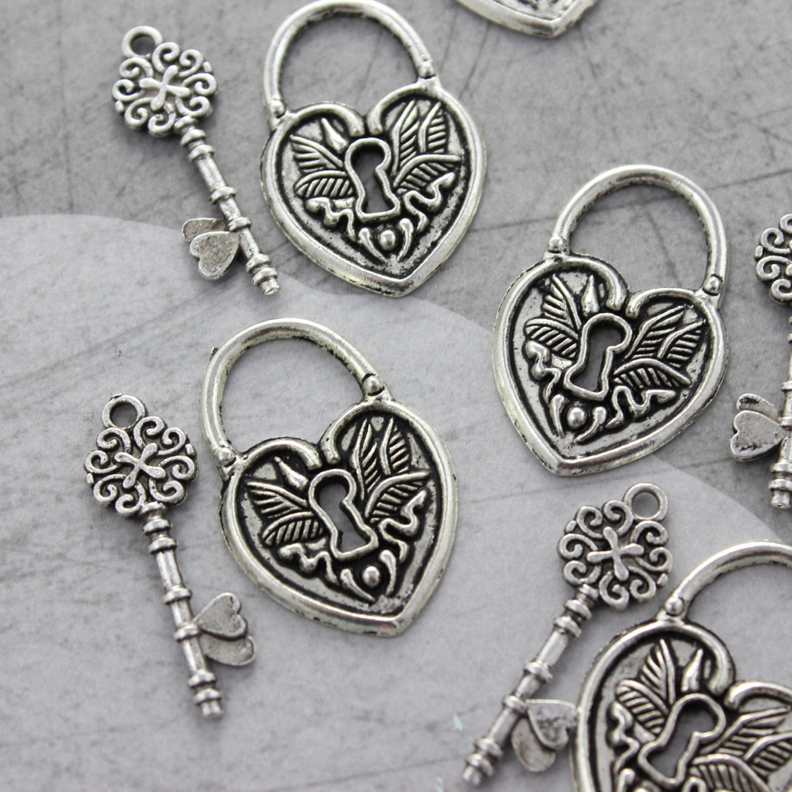 5 Set Antique Silver Vintage Style Lock & Key Charms - Etsy