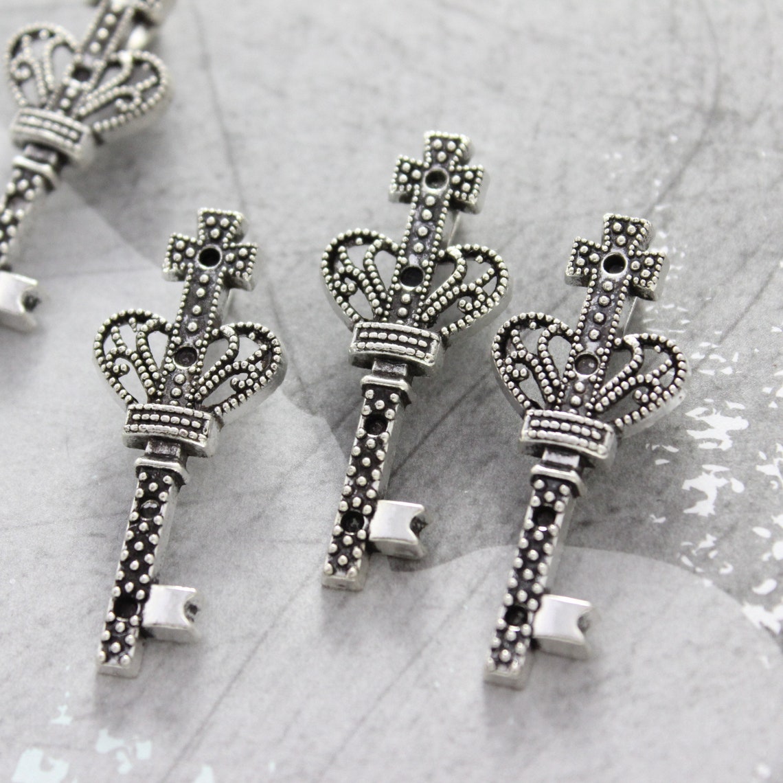 10 Pcs Antique Silver Skeleton Key Charm Cross Heart Keys - Etsy