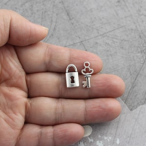 5 Set Antique Silver Vintage Style Tiny Lock & Key Charms - Etsy
