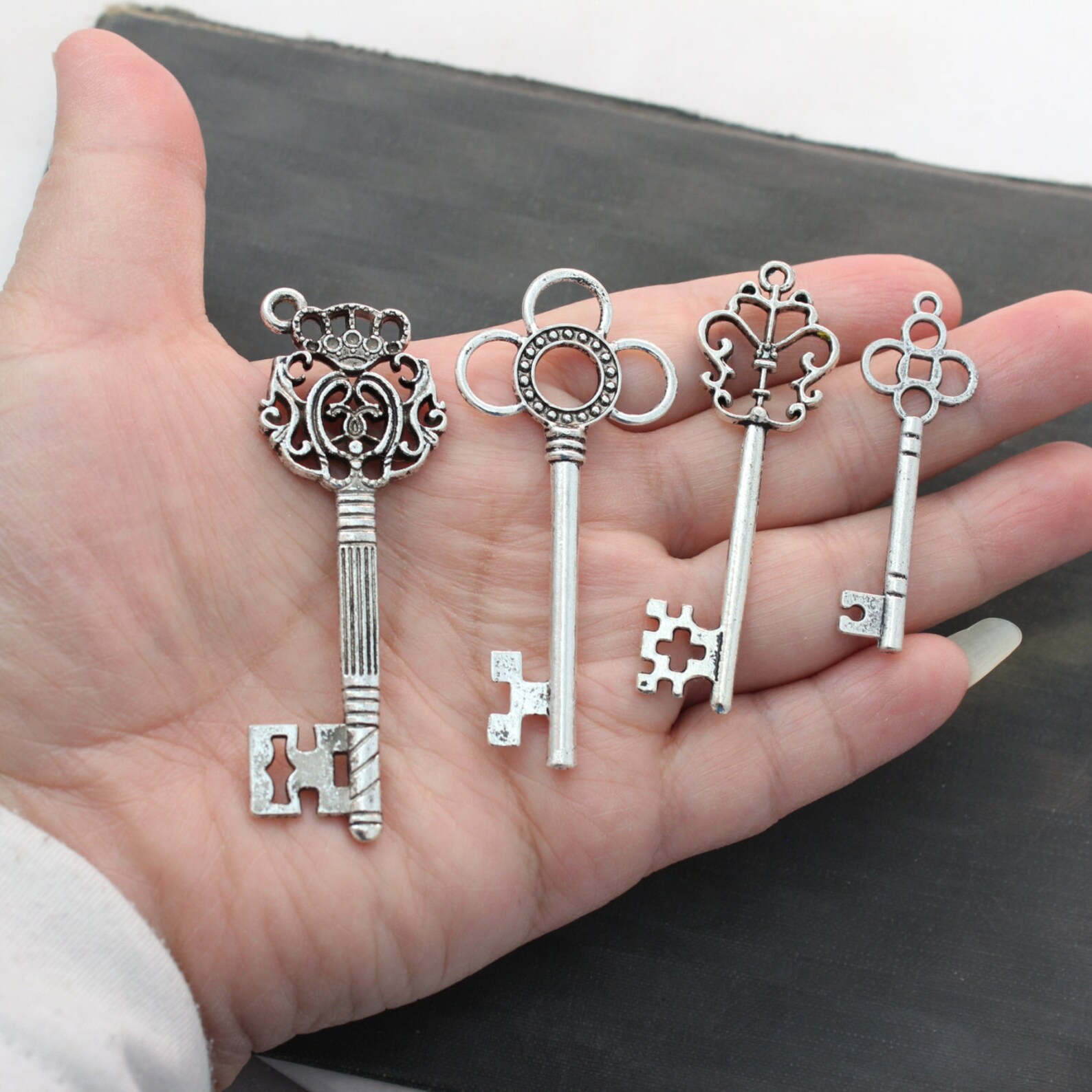 100 Vintage Style Skeleton Key Collection Antiqued Silver Double Sized ...
