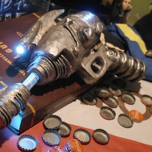 Fallout Inspired Alien Blaster Prop Replica Lights up With Pulsing ...