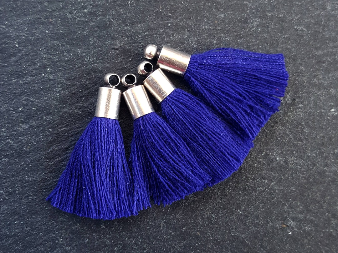 Mini Beerenblaue Quasten mit Silberkappe, Weiche Faden Quasten Ohrring ...