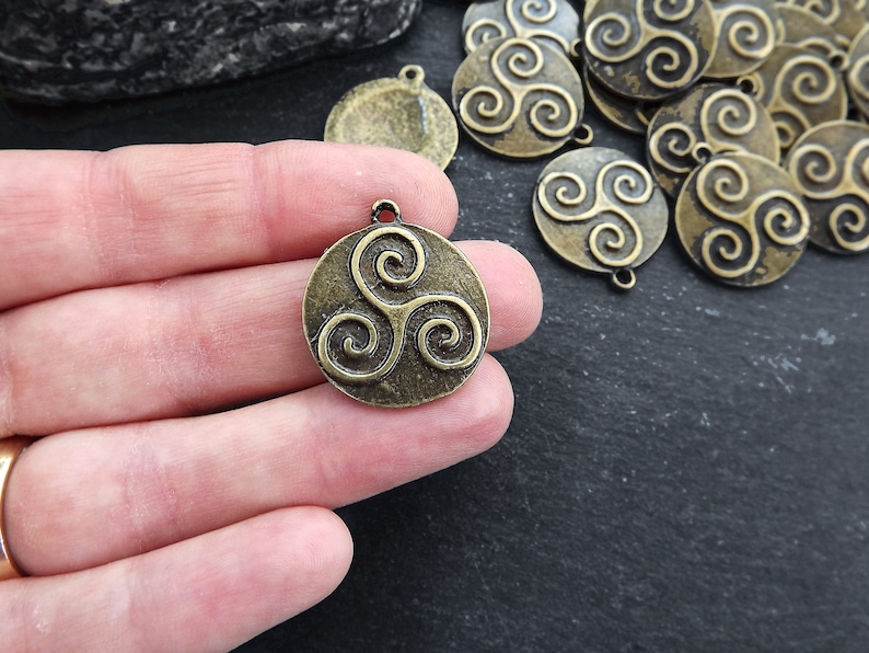 Bronze Celtic Triskelion Pendants, Round Triskele Amulet Pendant Charms ...