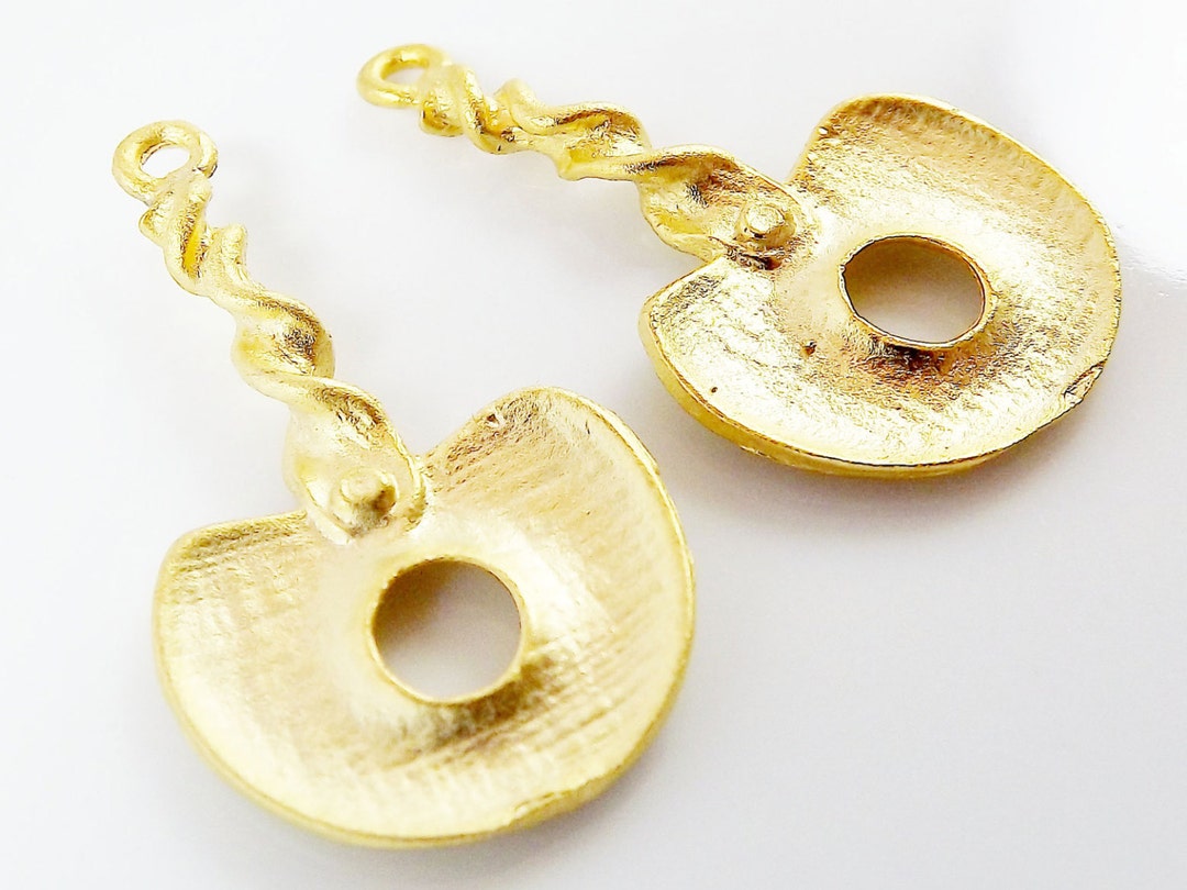 2 Twisted Spade Charms - 22k Matte Gold Plated - Etsy