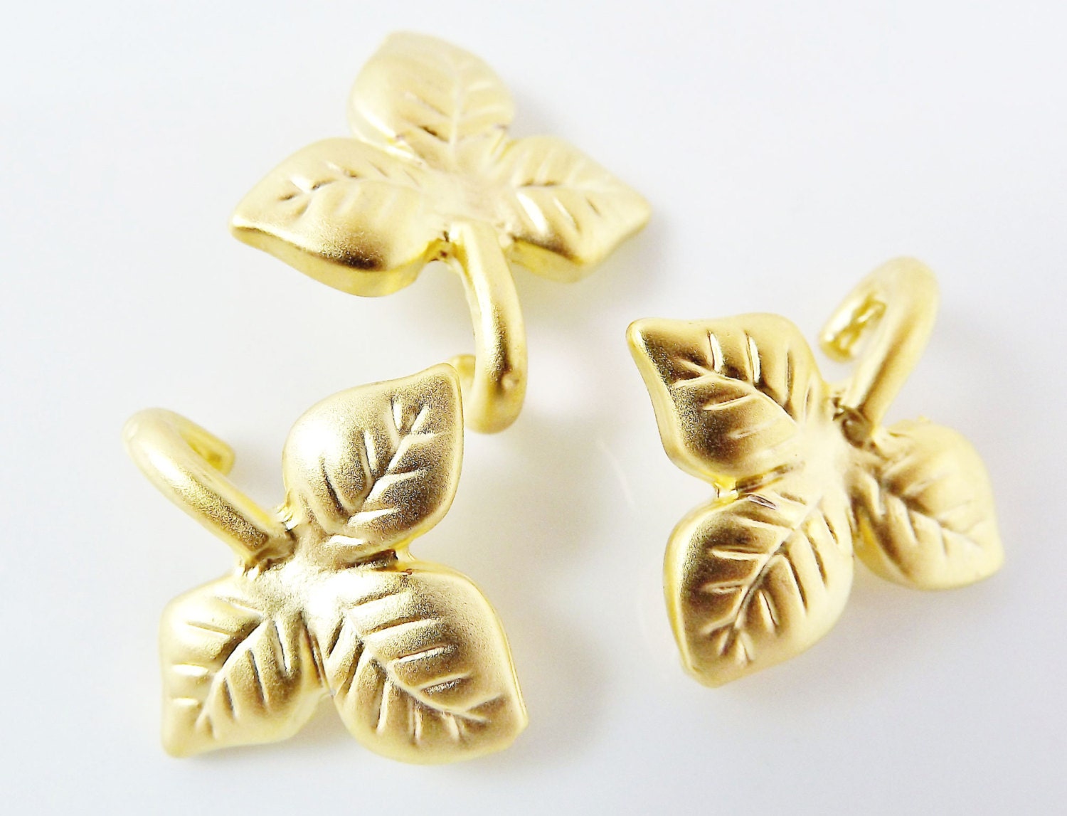 3 Vine Leaf Pendant Charms - 22k Matte Gold Plated - Etsy