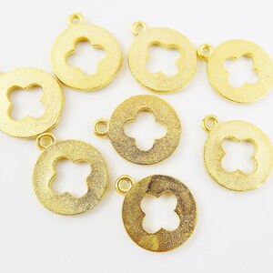 NEW 8 Round Quatrefoil Four Leaf Clover Charms Matte Gold Plated - Etsy