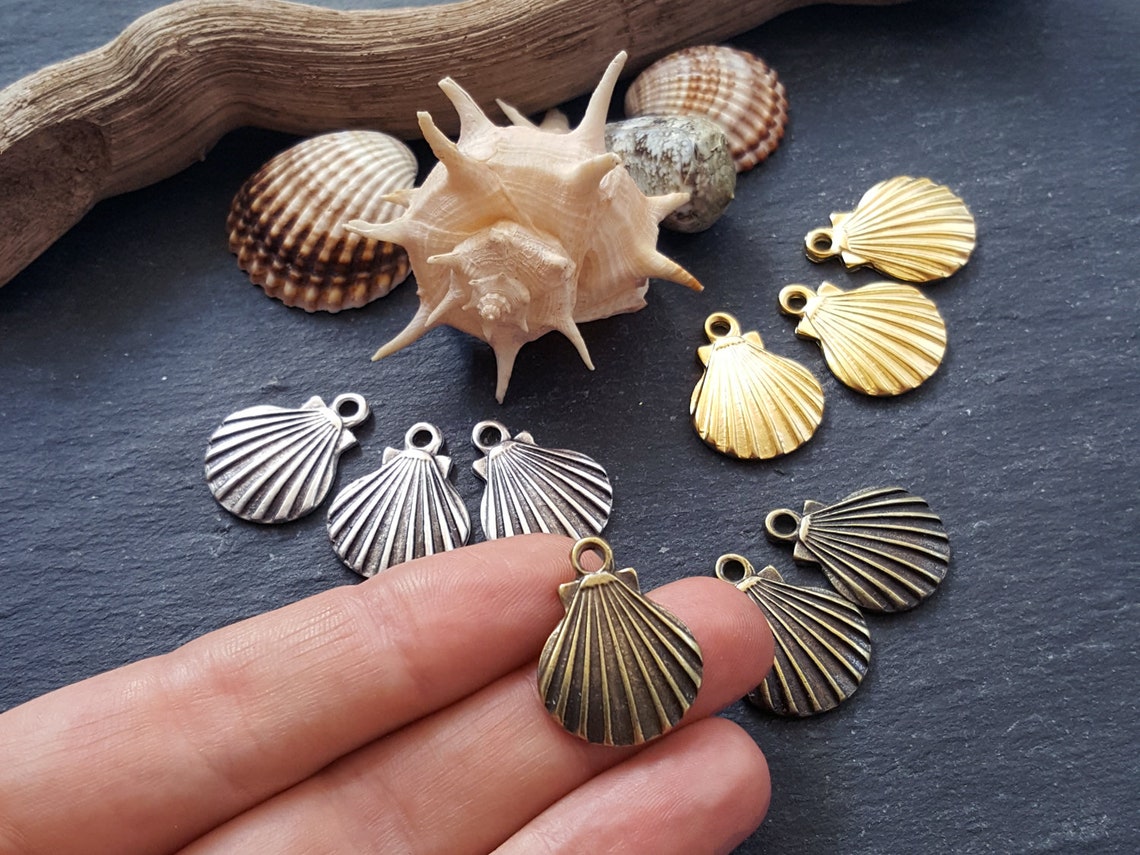Small Scallop Shell Charms, Clam Seashell Pendants, Summer Jewelry ...