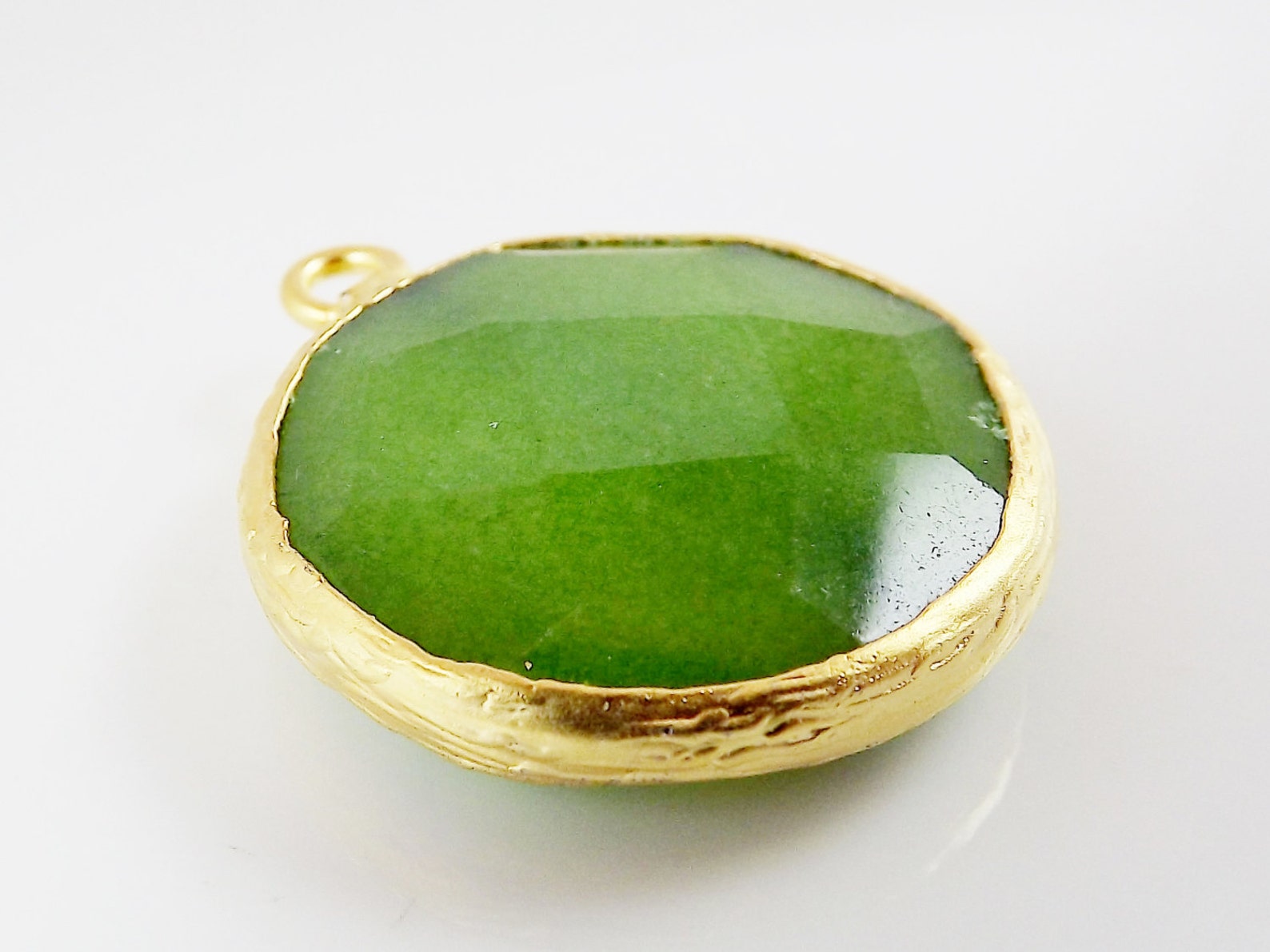 26mm Deep Apple Green Faceted Jade Pendant - Gold Plated Bezel - 1pc - Etsy