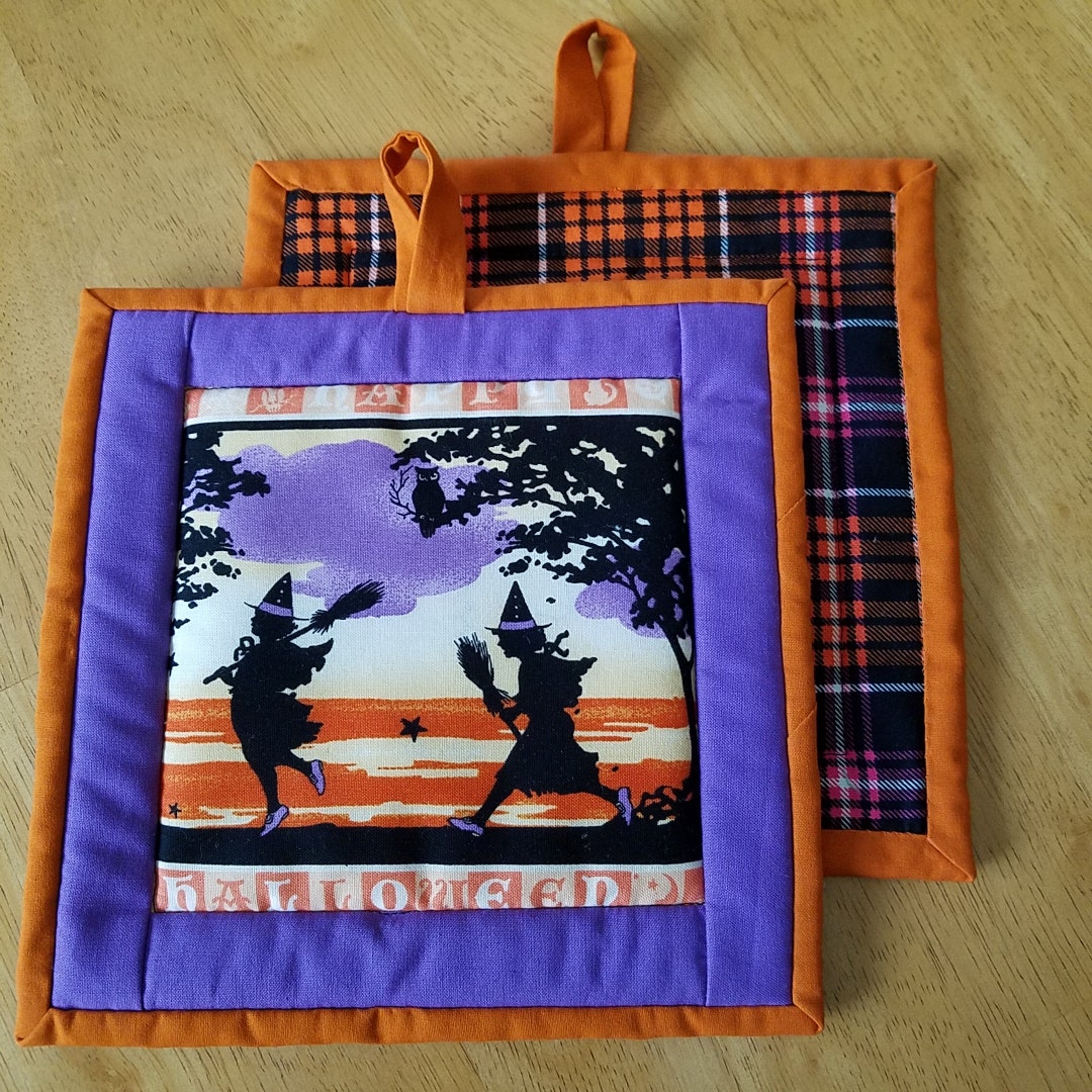 Halloween Pot Holders Set of 2, Hanging Potholders, Quilted Insulated ...