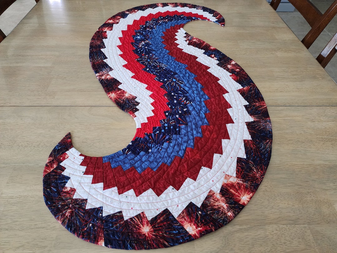 Patriotic Table Runner, Spiral Independence Day Table Topper ...