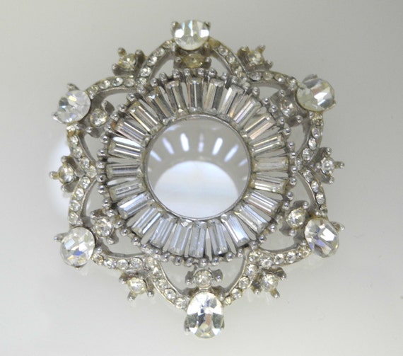 Items similar to Vintage crystal broach on Etsy