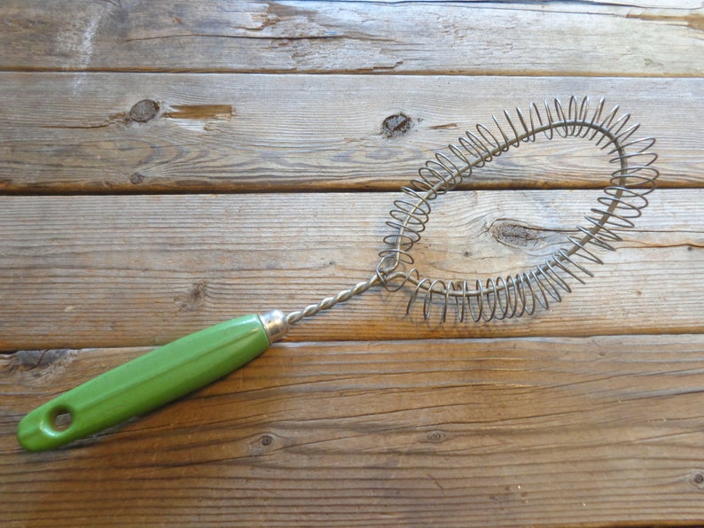 Vintage Kitchen Wire Whisk With Green Painted Wood Handle - Etsy