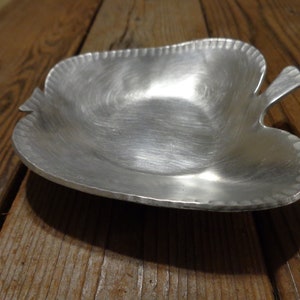 Vintage "everlast" Hand Forged Aluminum Apple Dish, Hammered, 1950's ...