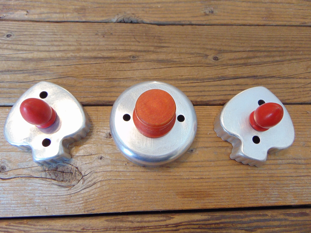 Vintage 1940's Biscuit/cookie Cutters With Red Painted Solid Wooden ...