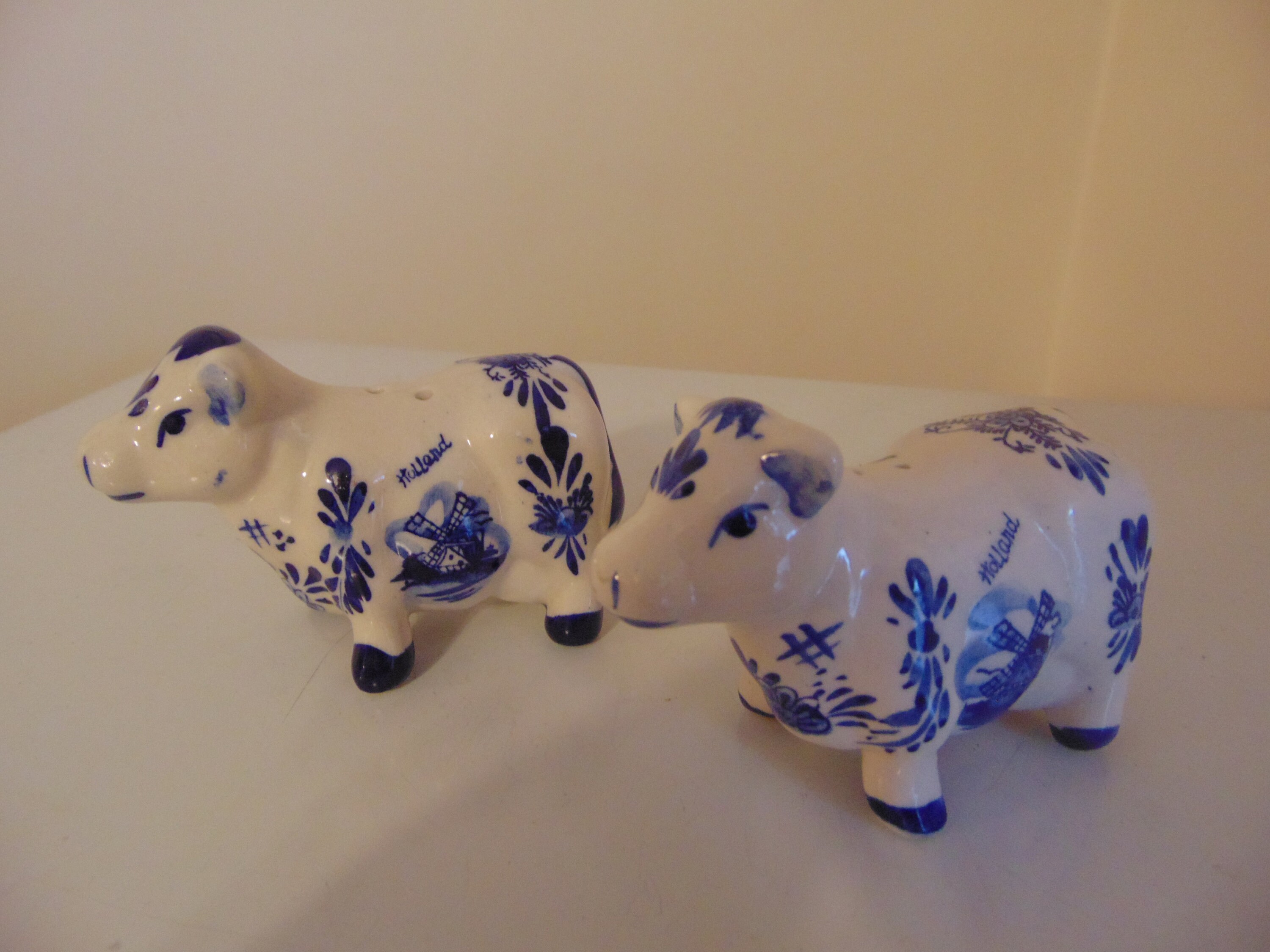 Home & Living Hand painted ceramic cow salt and pepper shakers Salt ...