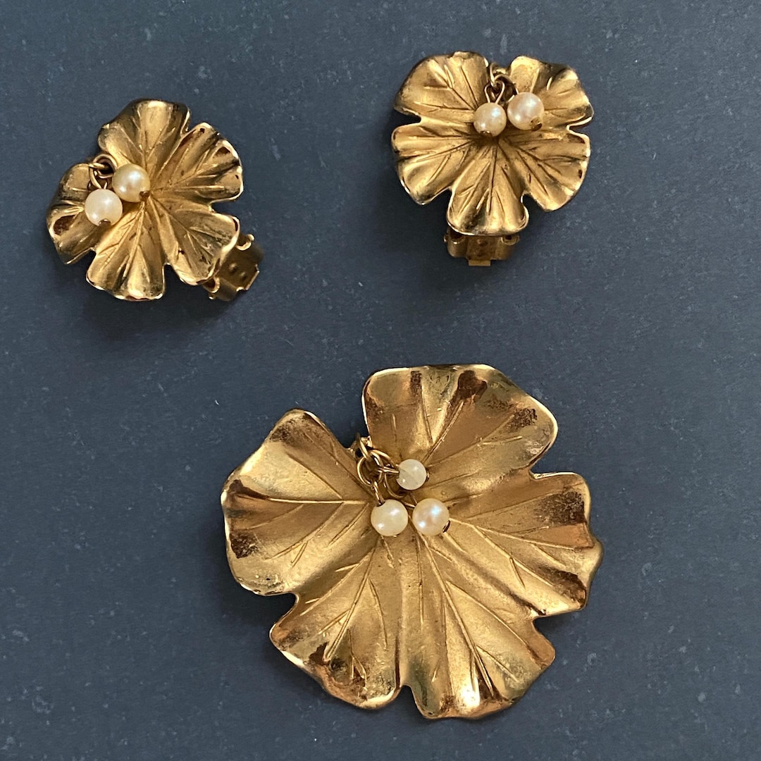 Signed CAPRI 1950s Gold Plated & Faux Pearl Geranium Brooch and Clip-on ...