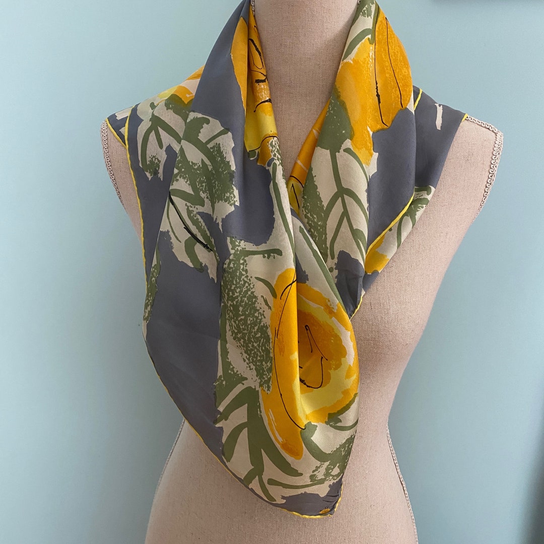 Elegant VERA Neumann Ladybug Logo Grey Blue, Yellow & Cream Floral ...