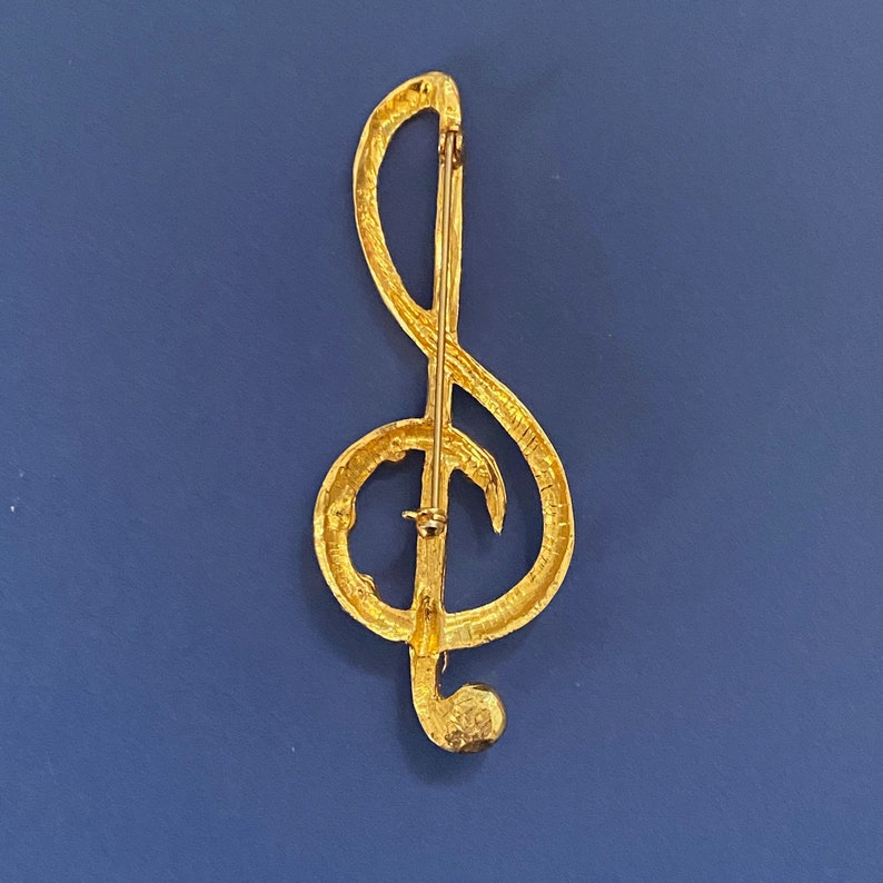 Grande broche note de musique en plaqué or et fausses perles avec clé ...