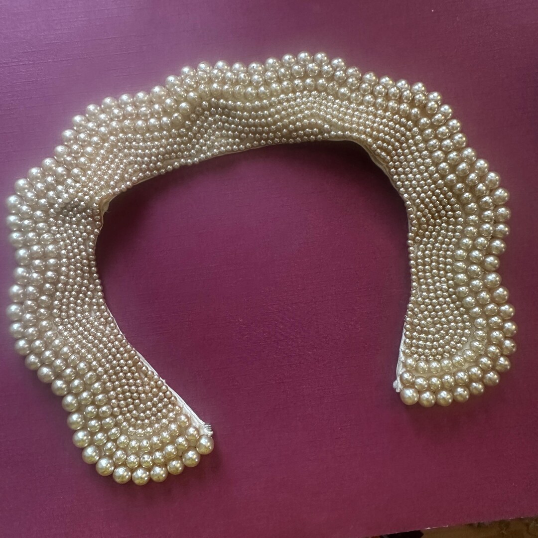 Lovely Mid Century JAPAN Hand Beaded Oyster Coloured Faux Pearl Collar ...