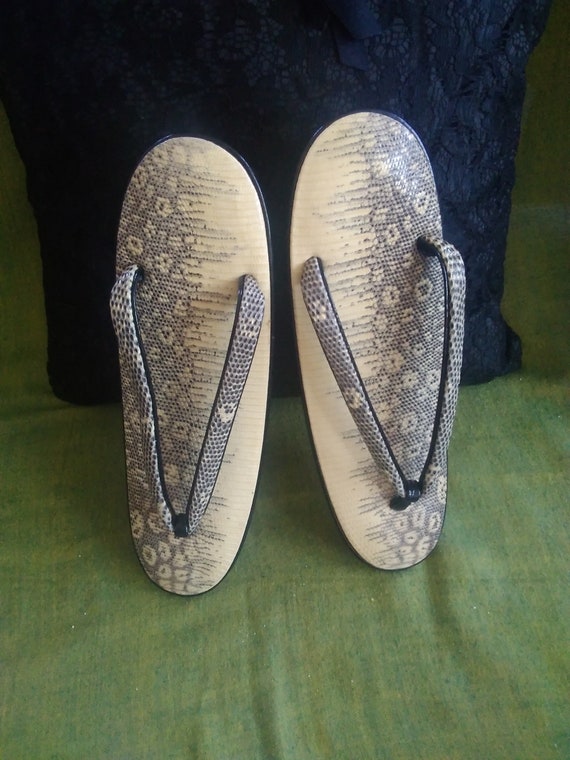 vintage japanese zoris black yellow snake getas shoes… - Gem