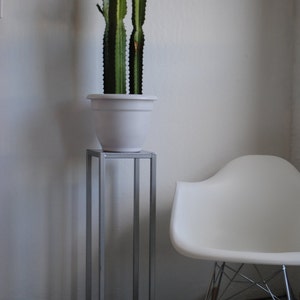 Modern Metal Contemporary Accent Pedestal Sokol Table Decor Mid Century ...