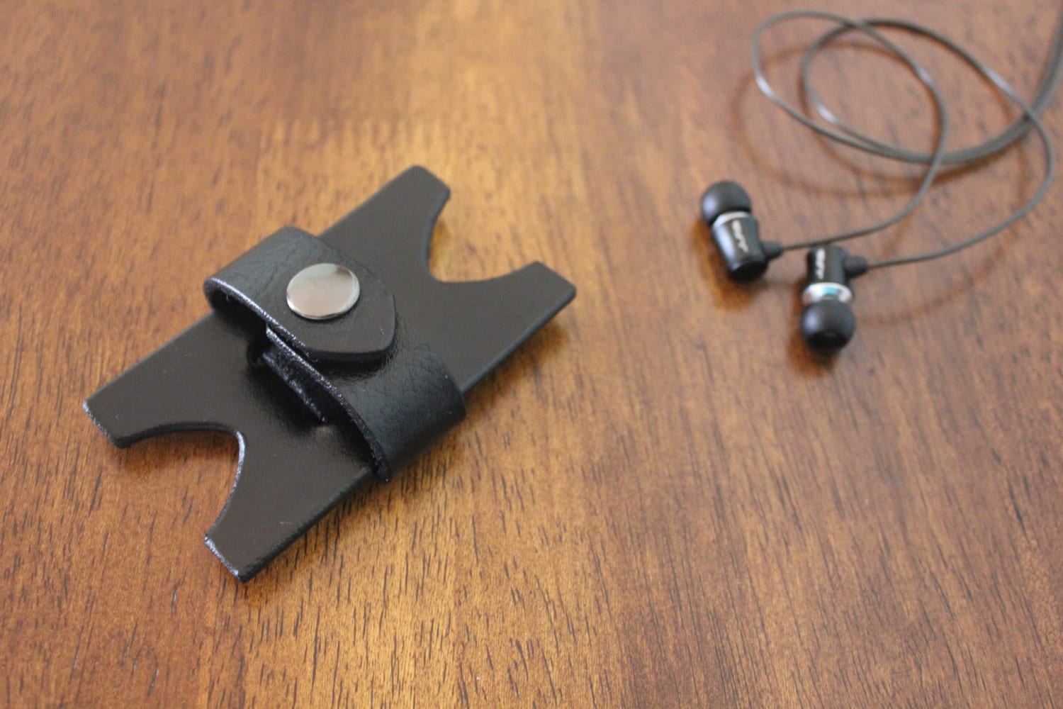Personalized Leather Earbud Keeper // Ear Bud Holder // Cord - Etsy