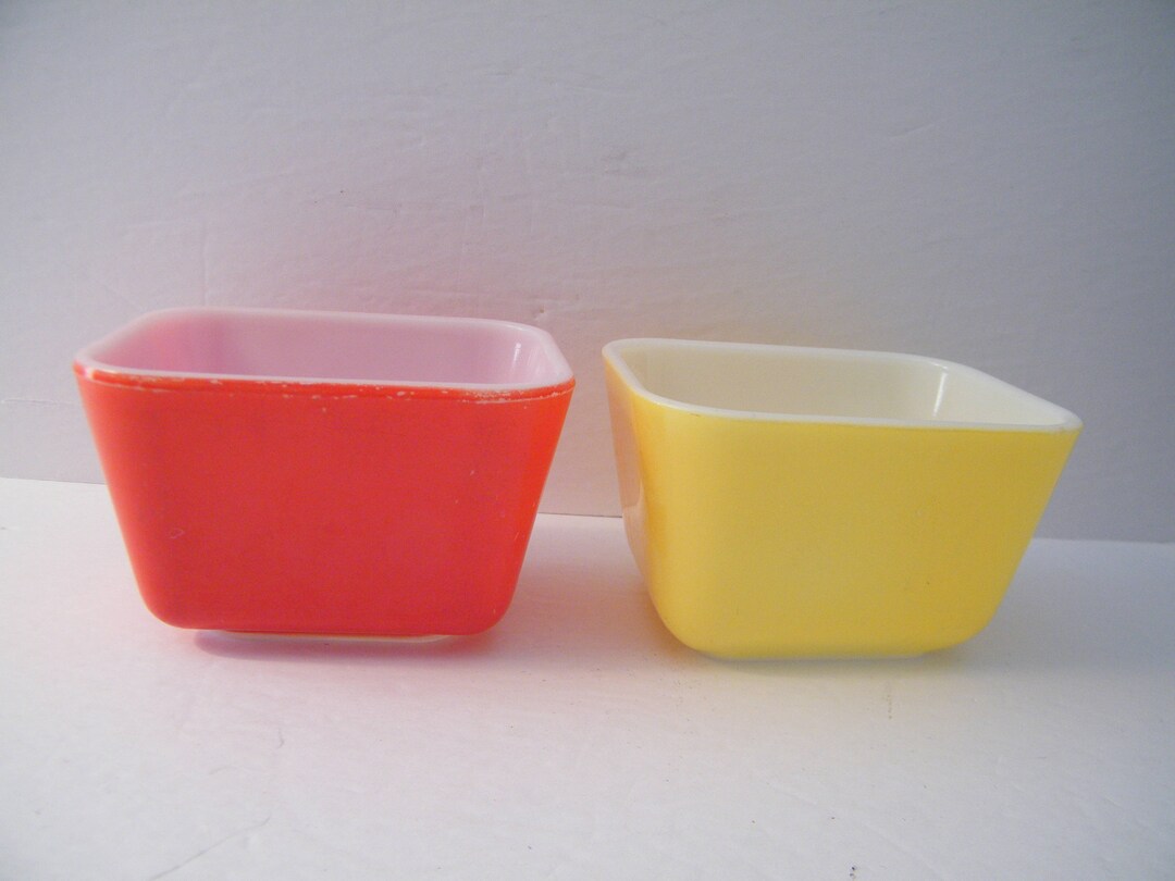 2 Pyrex Primary Refrigerator Dishes, Vintage Red 501B and Yellow 39 ...