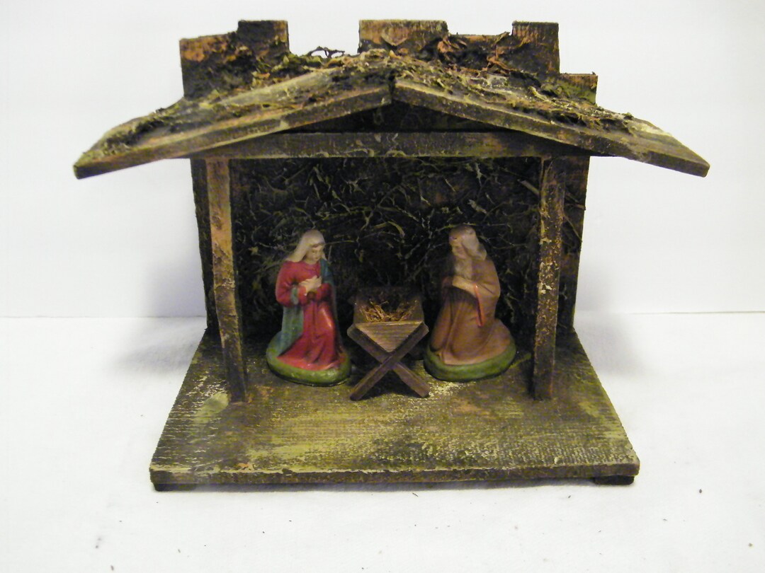 Rustic Creche and Nativity Figurines Mary and Joseph With Empty Baby ...