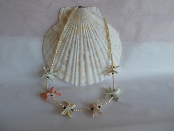 Vintage Sea Shell Necklace - Gem