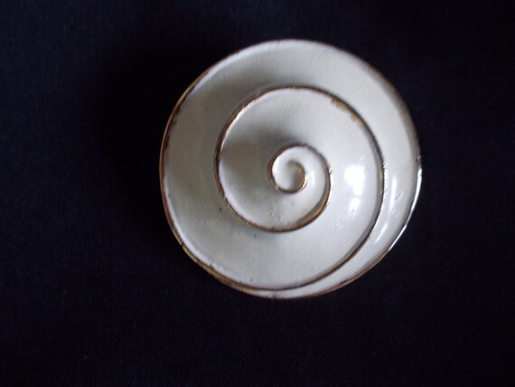 Vintage Metal Enamel Off White Color And Gold Tone Ci… - Gem