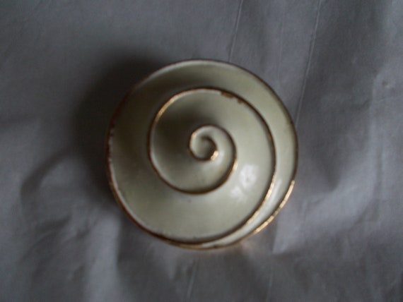 Vintage Metal Enamel Off White Color And Gold Tone Ci… - Gem