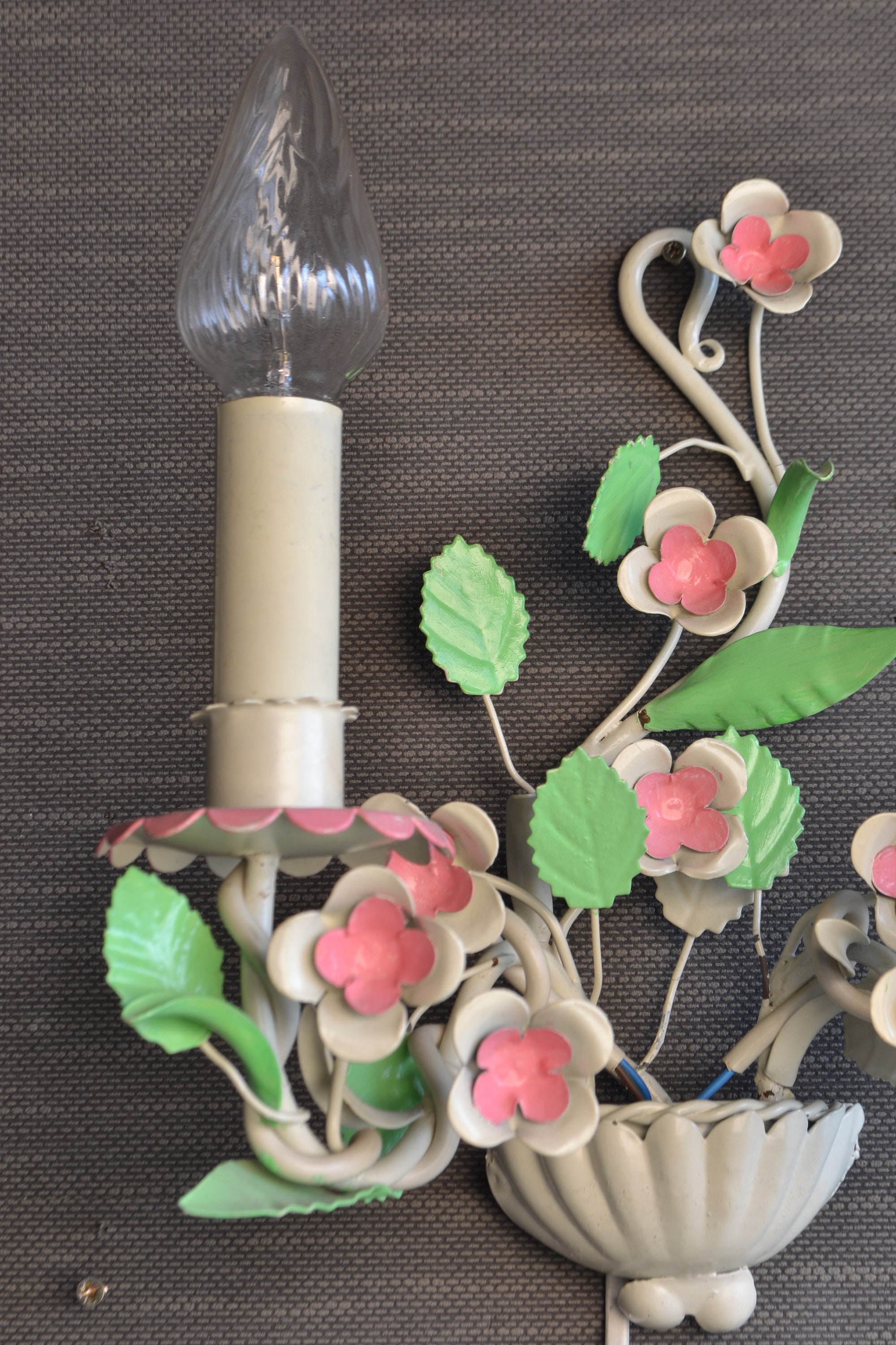 Charming Italian tole Flower sconce (17110)