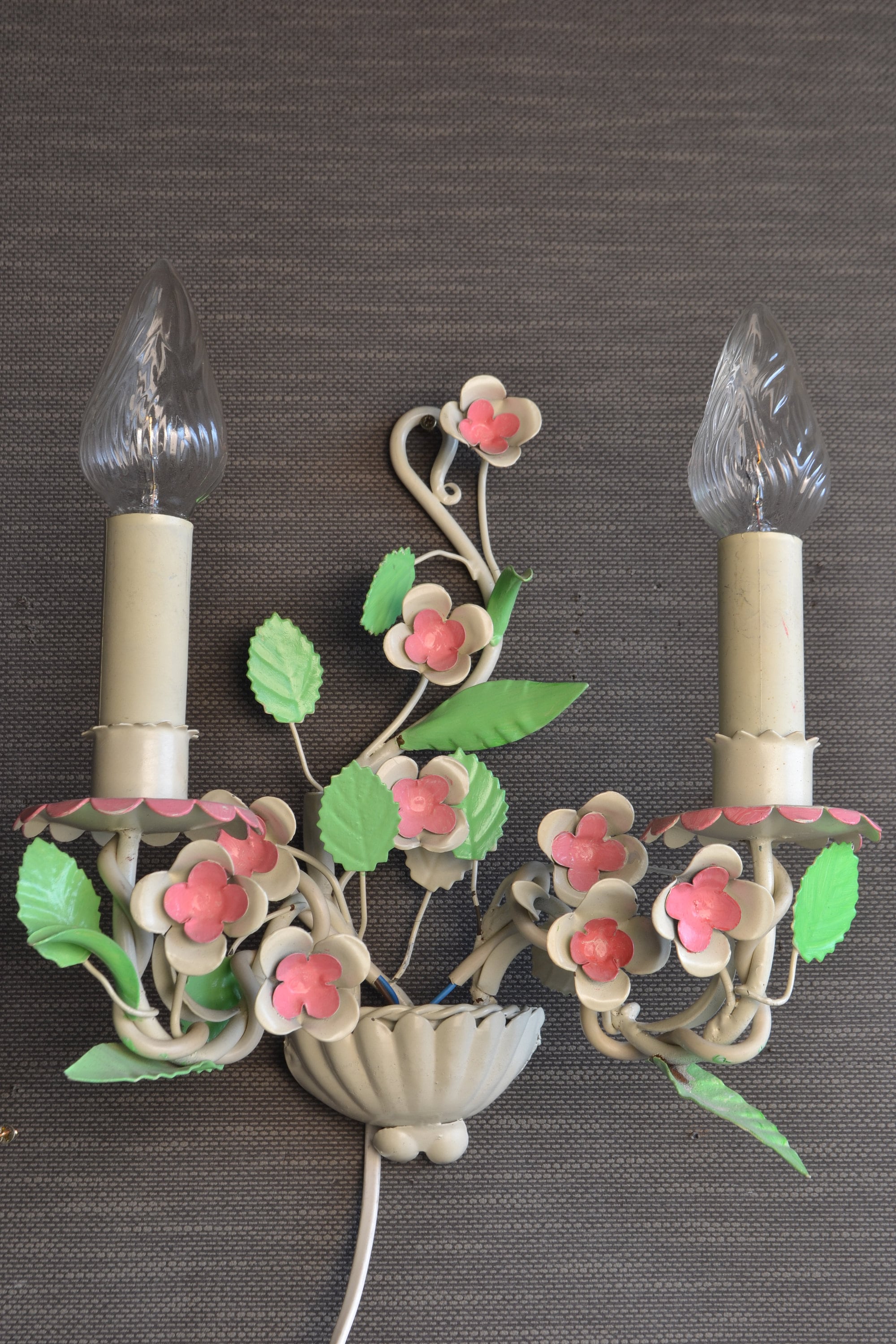 Charming Italian tole Flower sconce (17110)