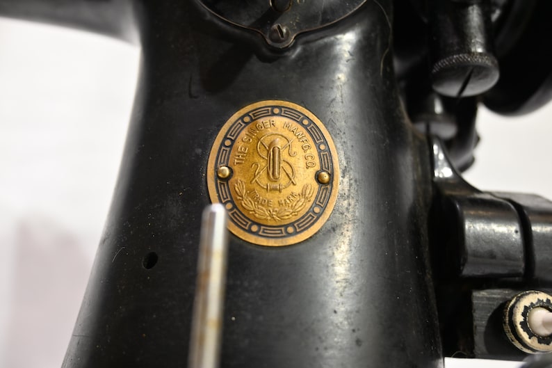 Vintage Rotary Singer Collectible Sewing Machine With Motor and Foot ...