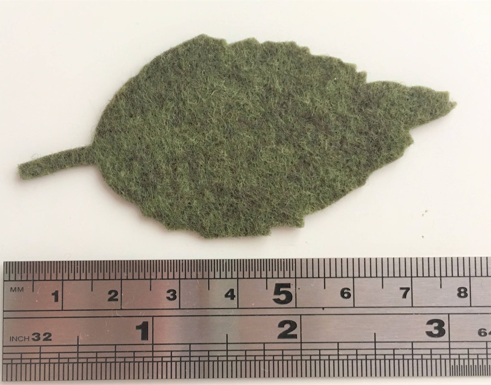 18 autumn colour felt leaves. Felt flower garland green felt | Etsy