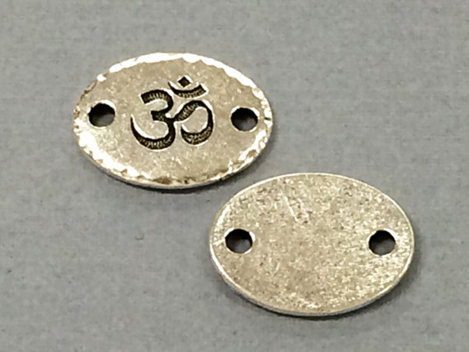 5 OM Ohm Connector Link Oval Coin - Tierracast Pewter - Silver Antique ...