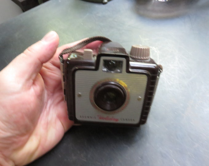 Midcentury Kodak Brownie Holiday Camera With Strap and Original Box1953 ...
