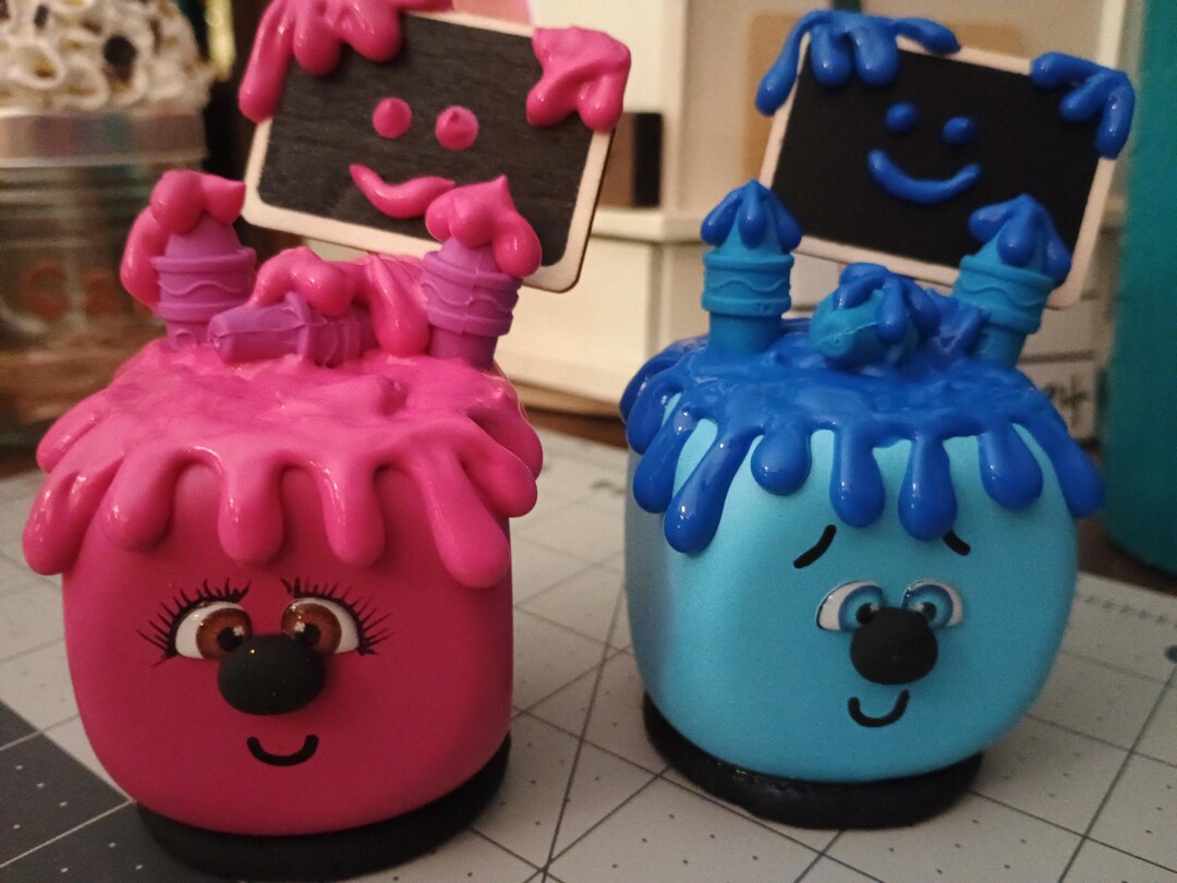 Clay DESK BUDDY PAIR of Crayola Crayon Paint Artist Cuties! Pink and ...