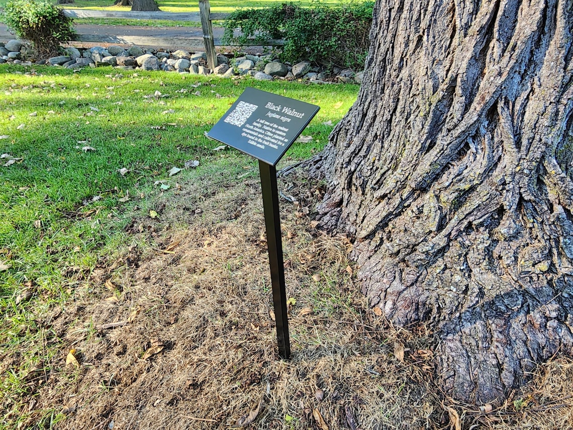 QR Code Plant Marker Tag, Metal Plaque for Outdoor, Plant ID ...