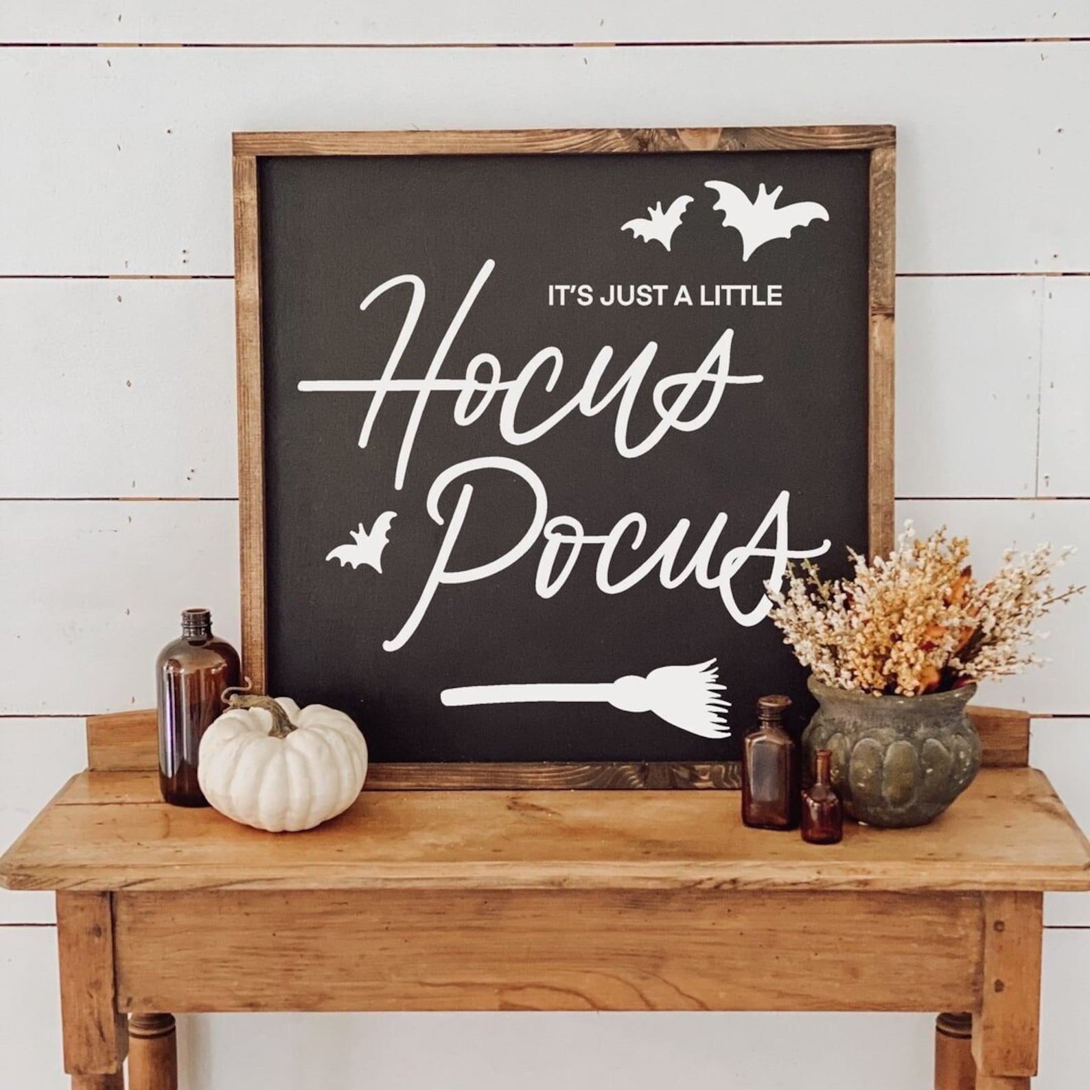 14 Simple, Easy Farmhouse Halloween Decor Ideas You'll Love