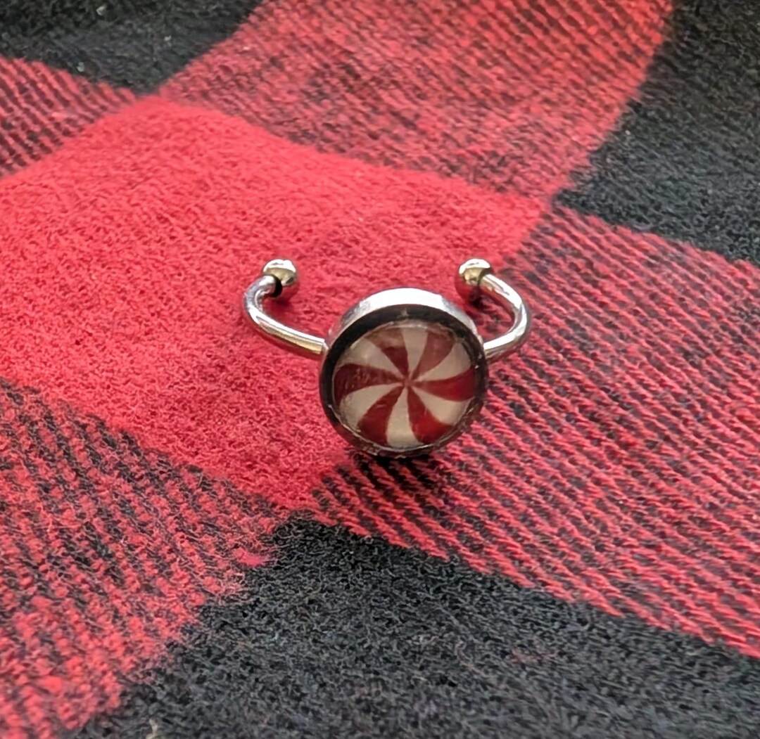 Peppermint Petite Swirl Round Ring Adjustable - Holiday Christmas Yule ...