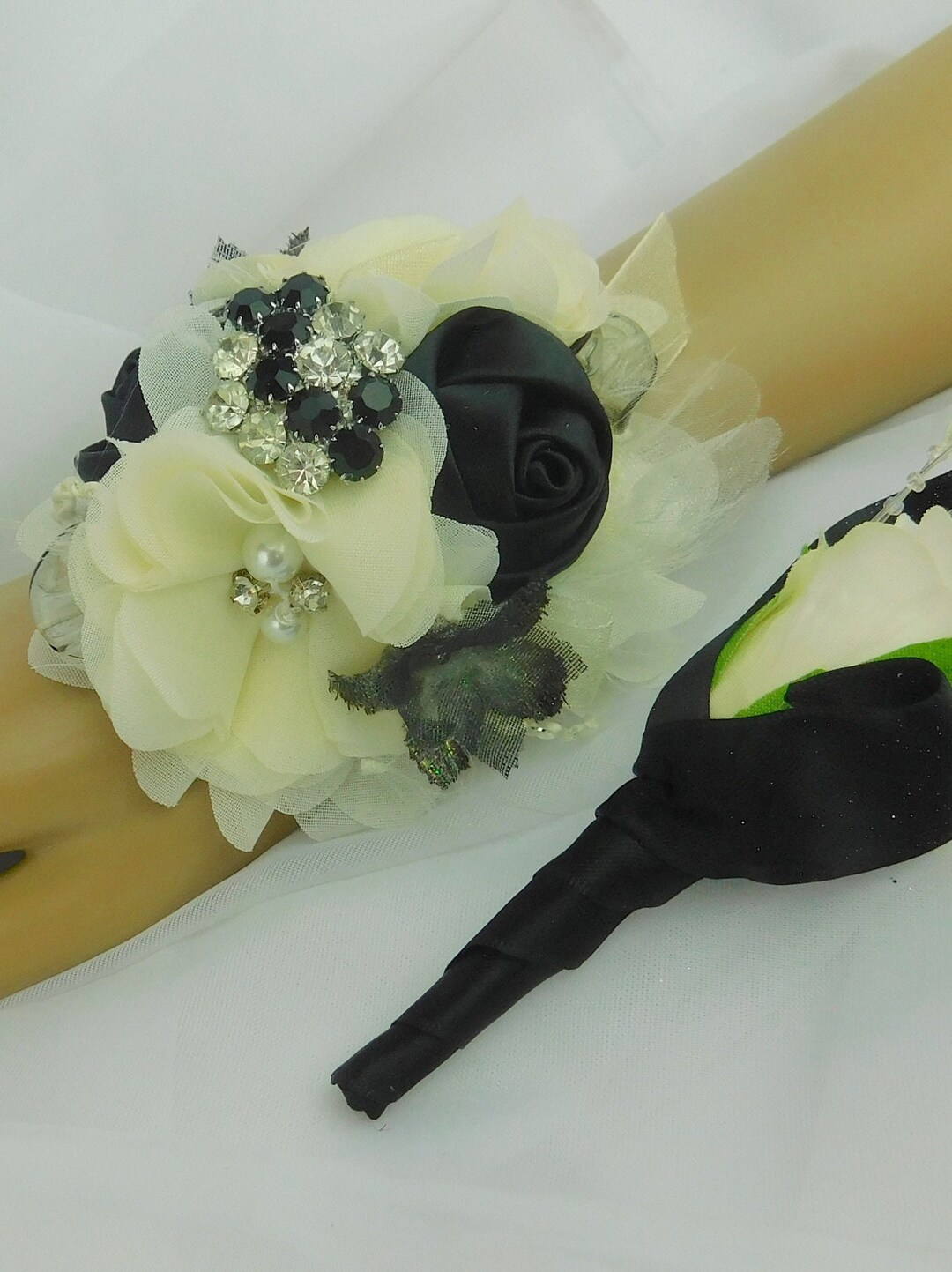 Formal Occasion Corsage Wrist Flowers-black & Ivory Wrist Corsage Set ...