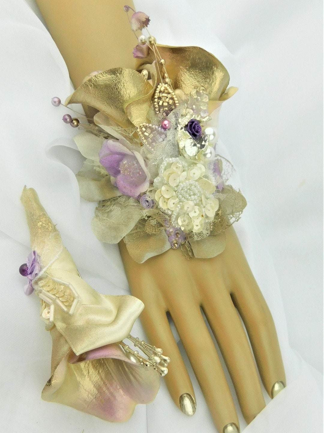 Lavender-lilac-gold Calla Lily Corsage-wrist Flowers-corsage-elegant ...