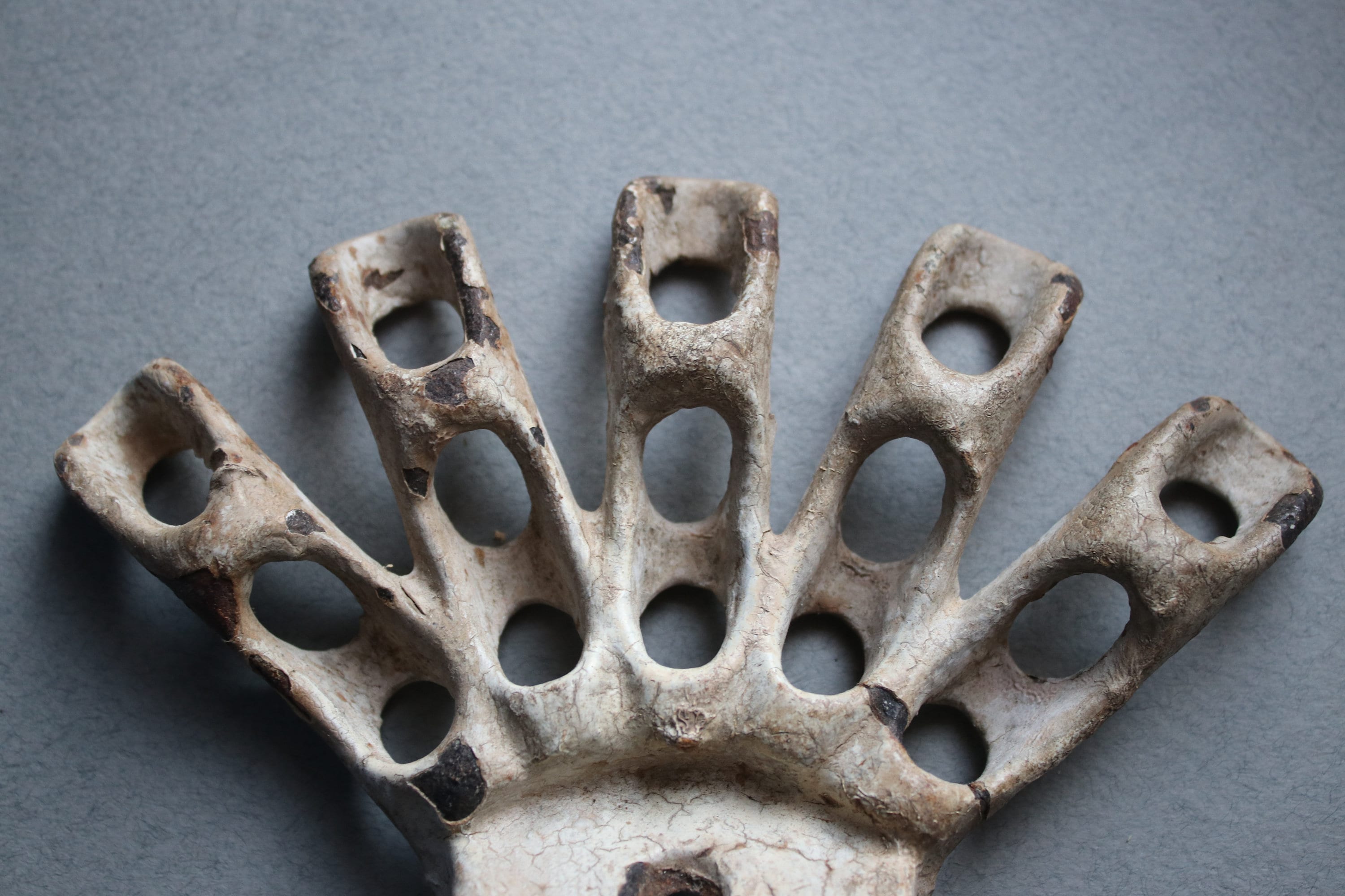 White, Cast Iron Finger Bracket for Five Stick Flags