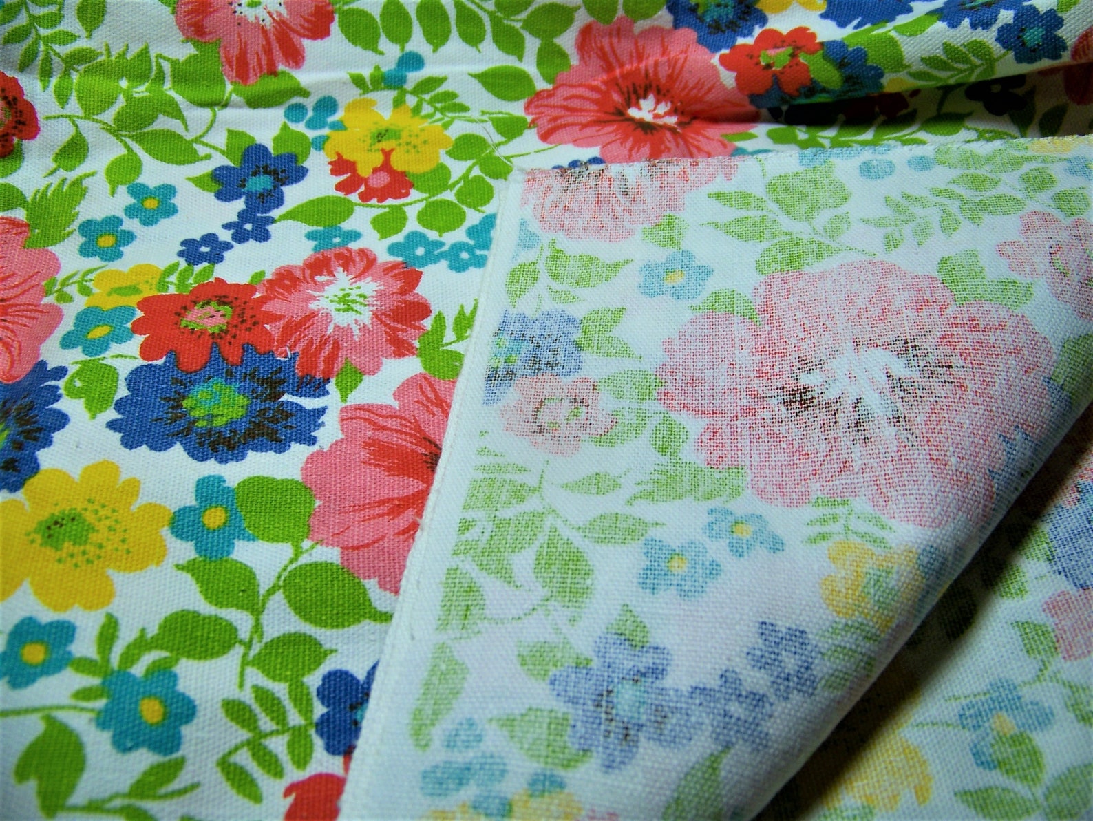 Vintage Early 1970's Cotton Fabric DAISY FLORAL Red Navy - Etsy