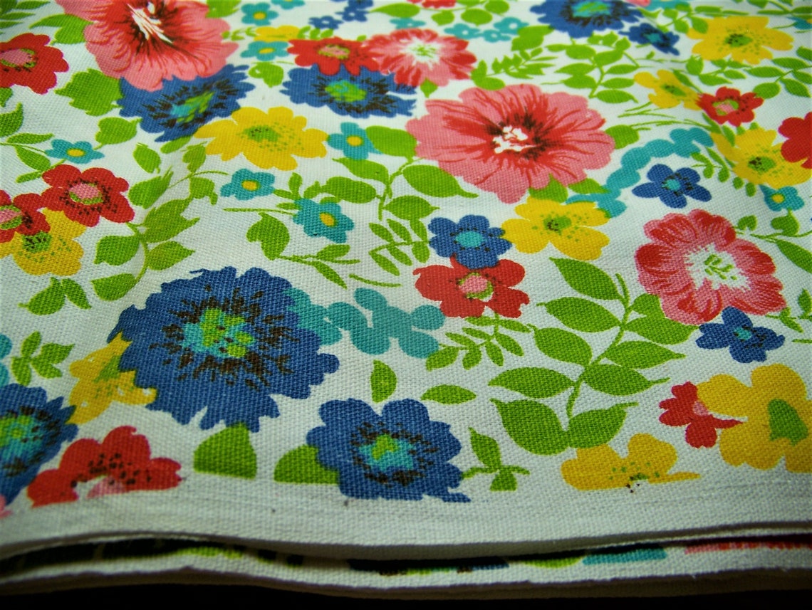 Vintage Early 1970's Cotton Fabric DAISY FLORAL Red Navy - Etsy