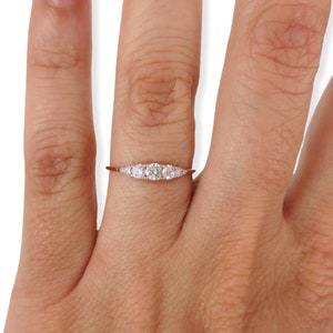 Seven-stones Graduated Round Diamond Ring in 18K Rose Gold 0.24cts T.W ...