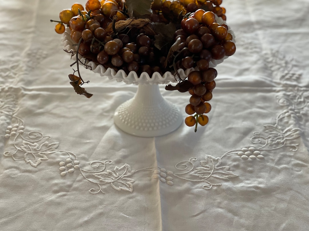 Vintage Round Tablecloth, White Grape Vines 84”, Linen, Winery Wine ...