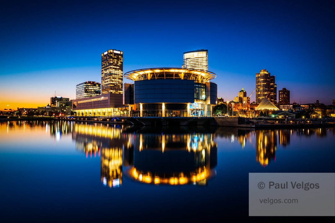 Milwaukee Art Print: Discovery World Museum, Milwaukee Artwork ...